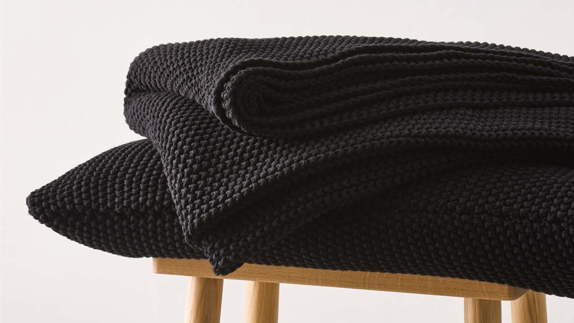 Plaid noir pour une déco élégante - Smulderstextiles.be